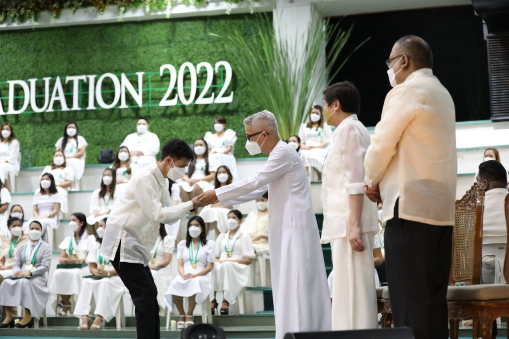 LSGH holds in-person graduation in two years | La Salle Green Hills